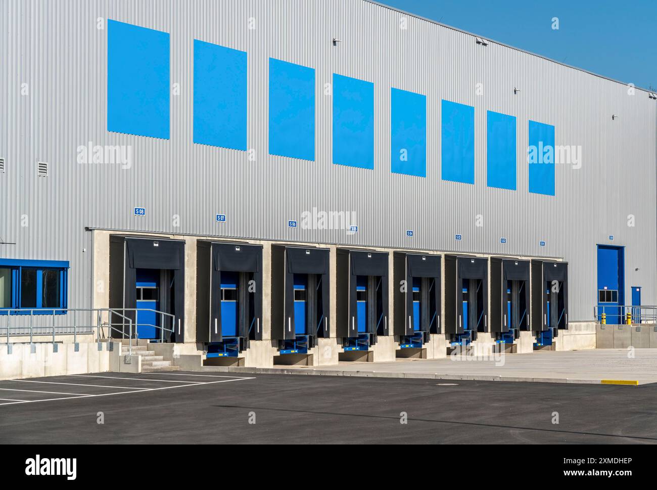 New construction of a logistics hall in Duisburg-Wanheim, part of the ...