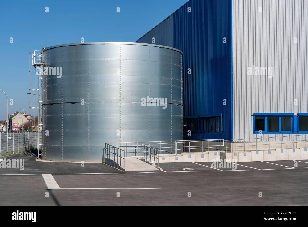 New construction of a logistics hall in Duisburg-Wanheim, part of the ...