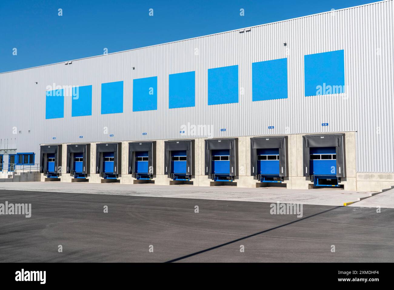 New construction of a logistics hall in Duisburg-Wanheim, part of the ...