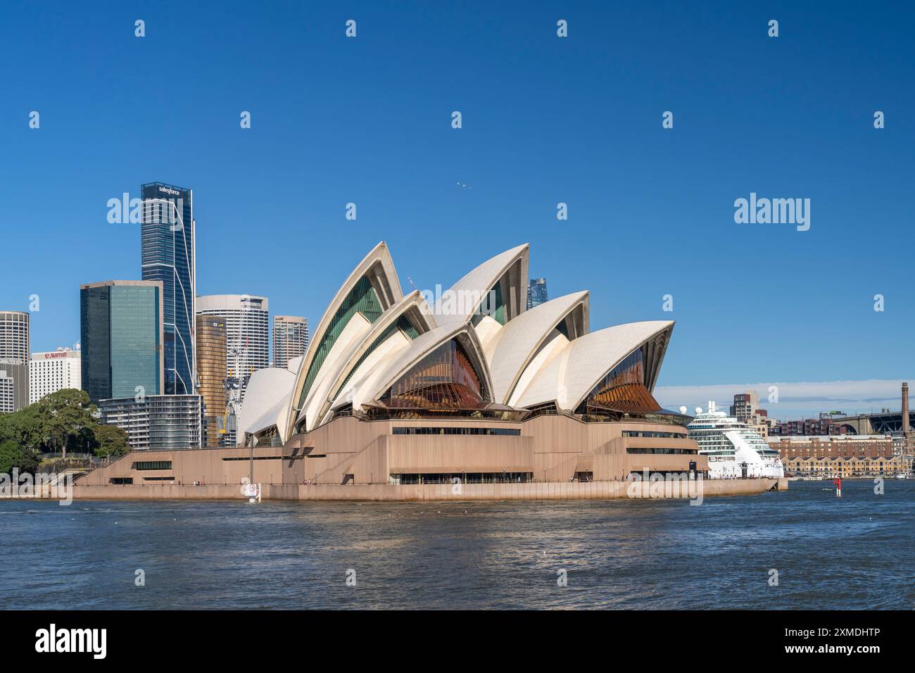 Harbor opera house hi-res stock photography and images - Alamy