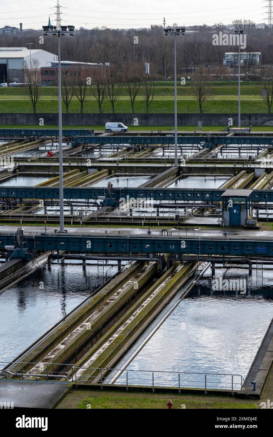 Secondary clarifier, Emschergenossenschaft wastewater treatment plant ...
