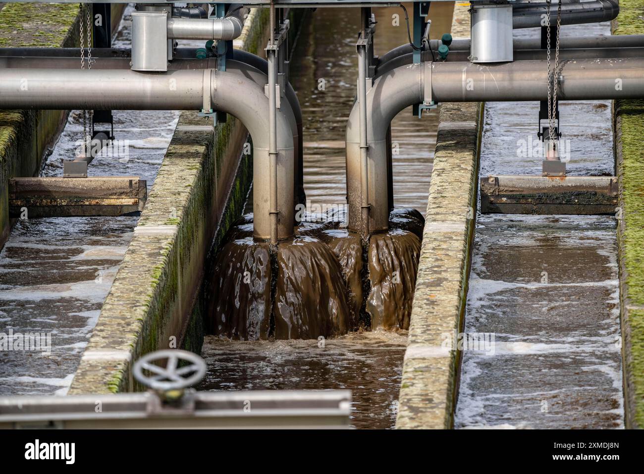 Secondary clarifier, Emschergenossenschaft wastewater treatment plant ...