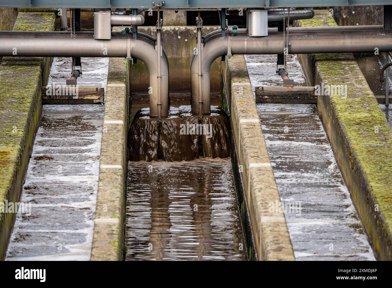 Secondary clarifier, Emschergenossenschaft wastewater treatment plant ...