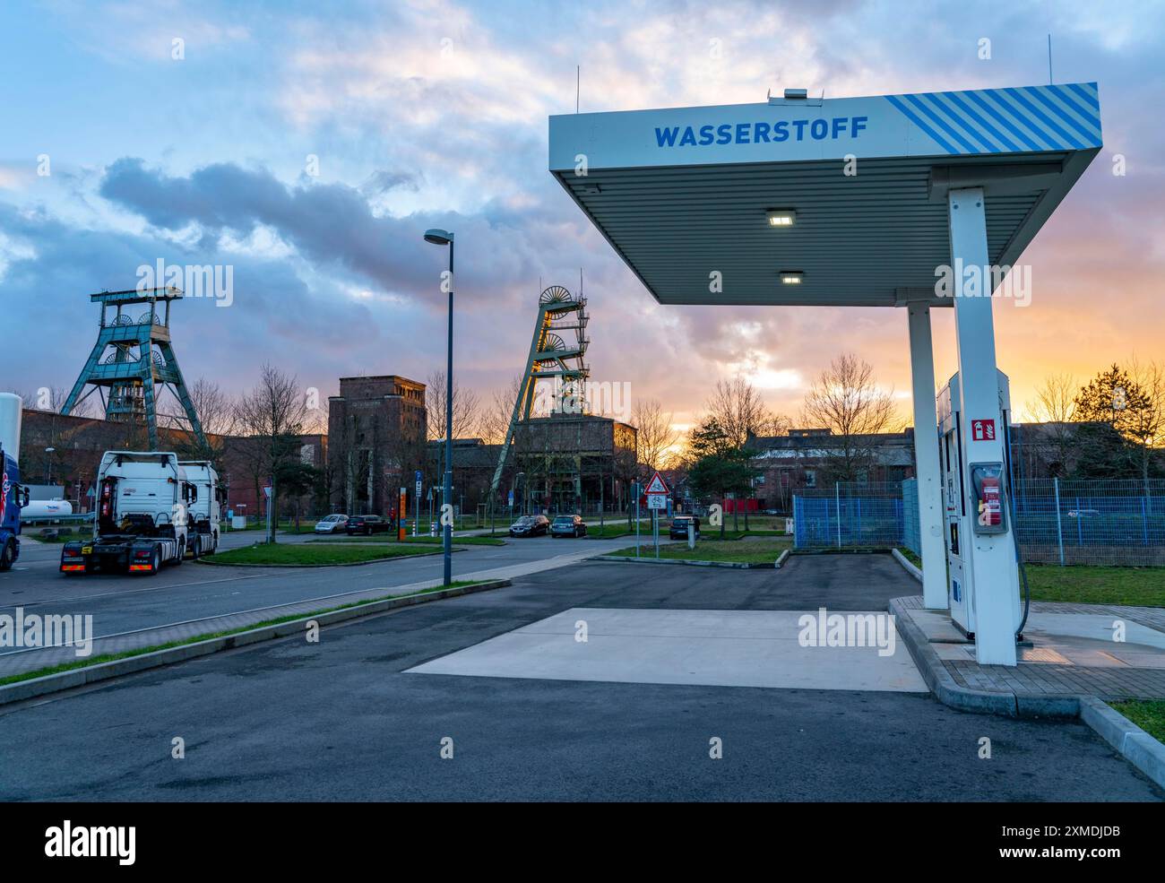 Hydrogen plant building hi-res stock photography and images - Alamy