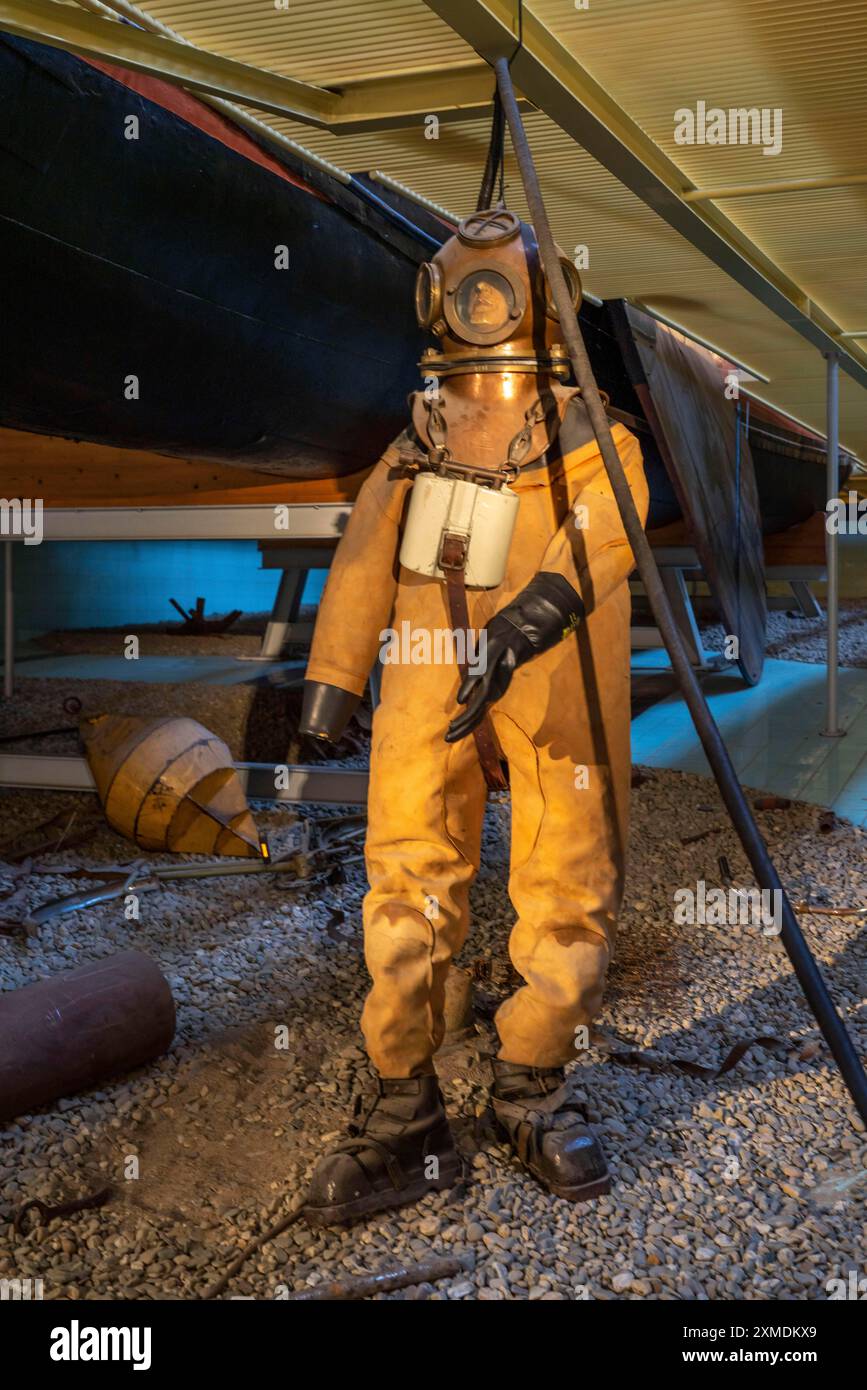 Museum of German Inland Navigation, in the former Ruhrort indoor ...