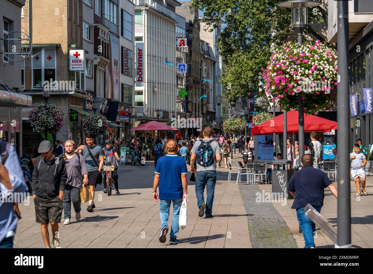 City centre of Essen, summer, Kettwiger Strasse, pedestrian zone ...