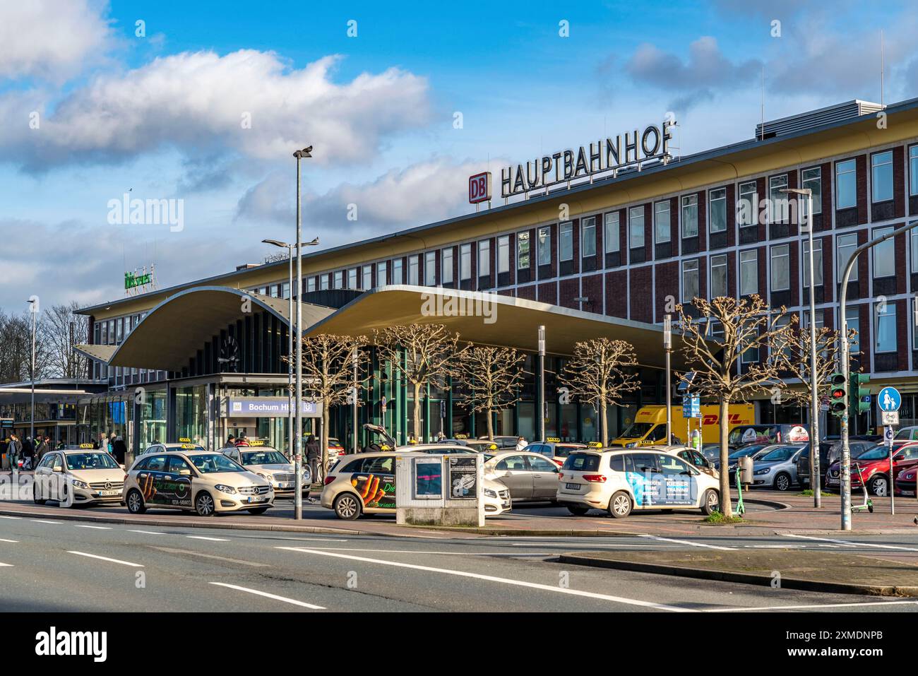 The main railway station in Bochum, North Rhine-Westphalia, Germany ...