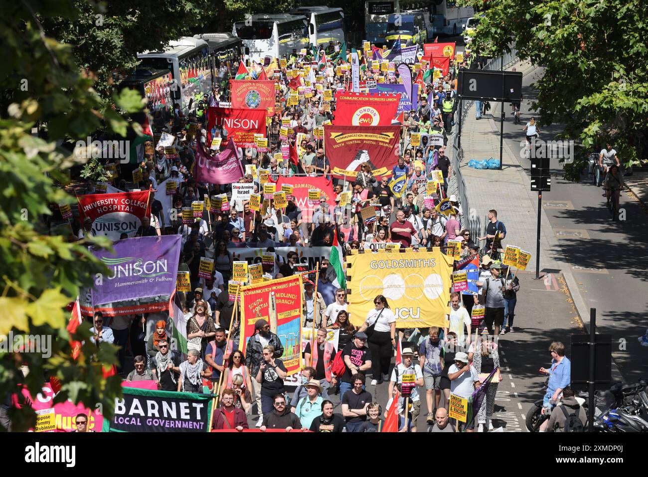 Far right counter protest england 2024 hi-res stock photography and ...