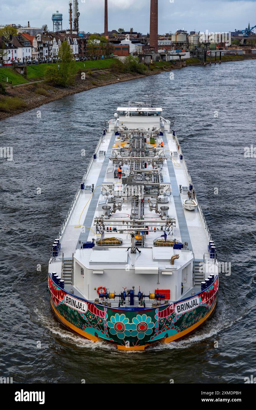 Gas tanker, Brinjal, transporting butane gas to the petrochemical group ...