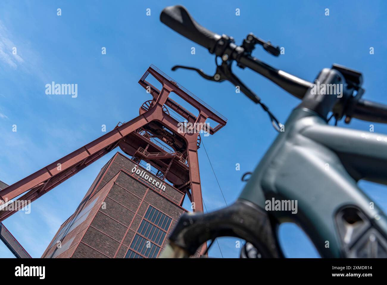 Cycling in the Ruhr region, by bike, e-bike, at the Zollverein Coal Mine Industrial Complex ...