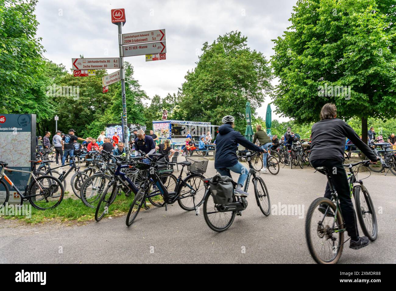 Erzbahntrasse cycle path in Gelsenkirchen, Erzbahnbude, snack bar ...