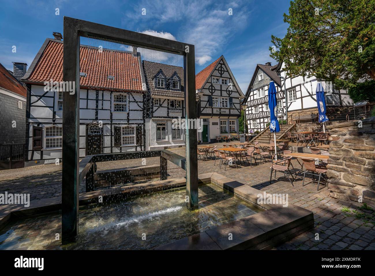 The old town centre of Essen-Kettwig, Ruhrstrasse, Weberbrunnen, Essen ...