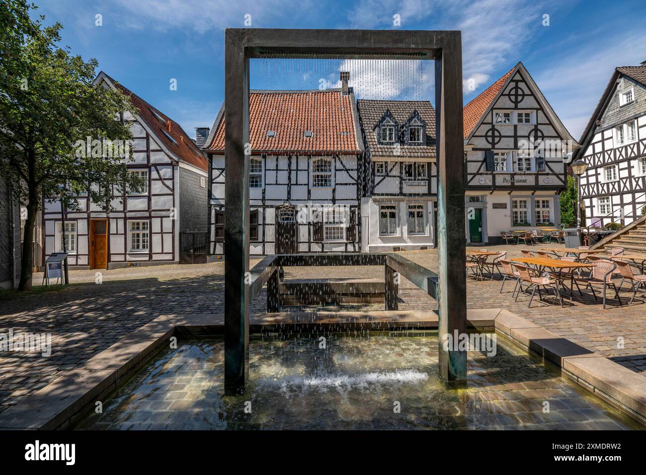 The old town centre of Essen-Kettwig, Ruhrstrasse, Weberbrunnen, Essen ...
