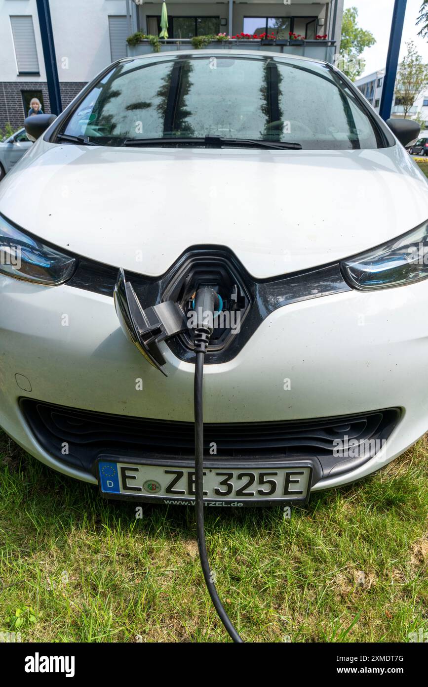 E-mobility station, car sharing and e-bike sharing, for all citizens ...