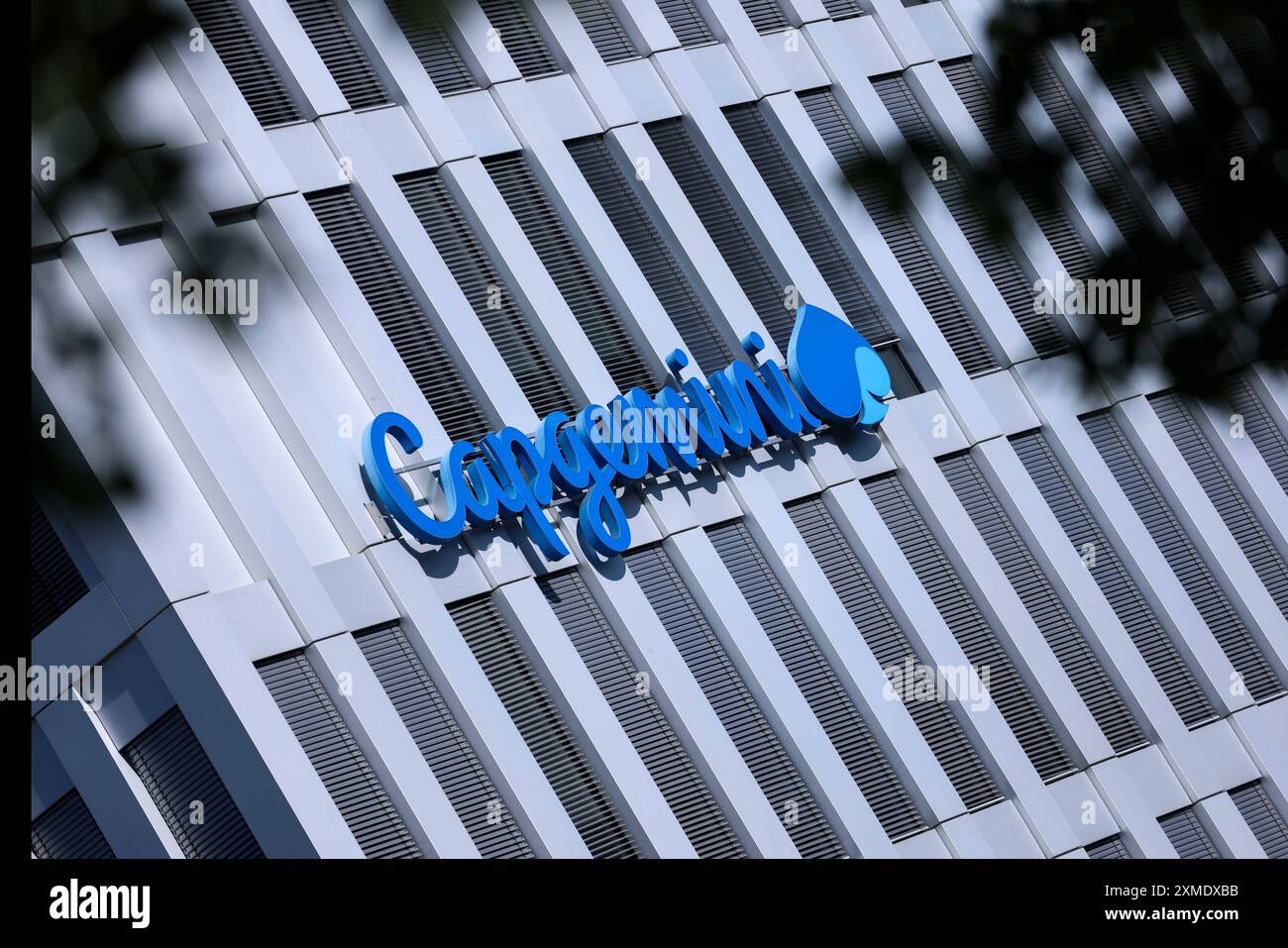 Ist technology company logo hi-res stock photography and images - Alamy