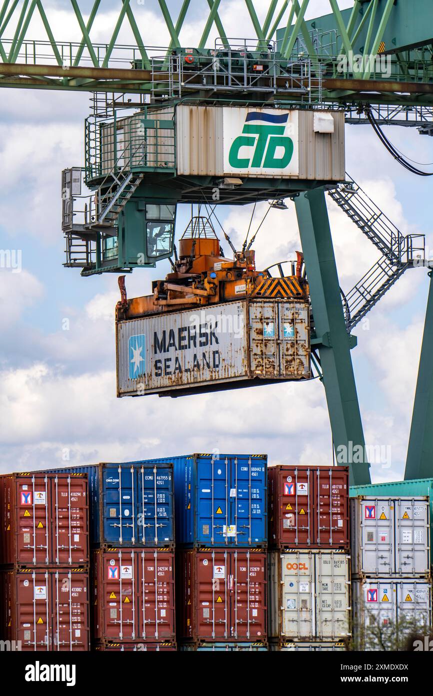 Gantry crane for railway hi-res stock photography and images - Alamy