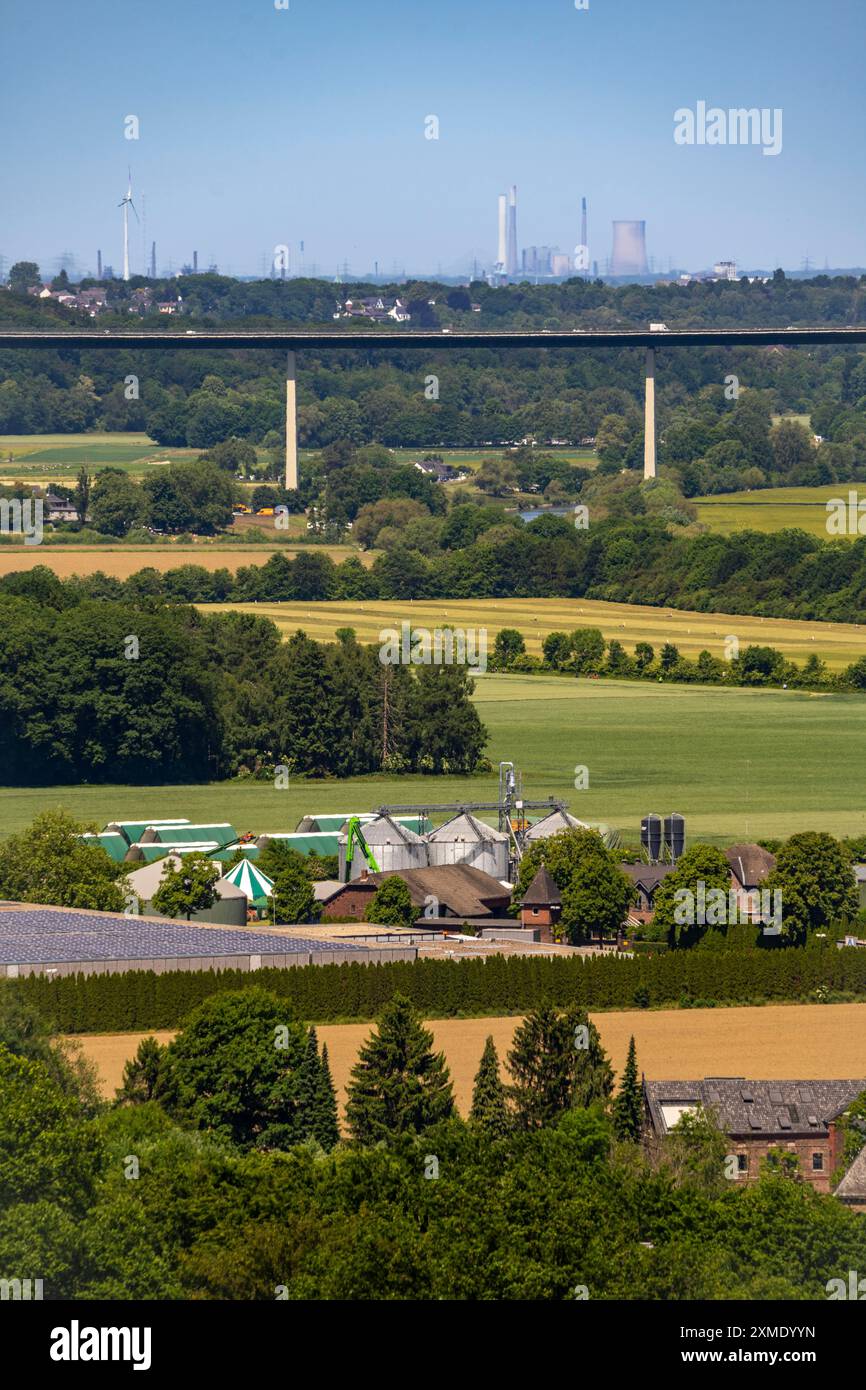 The Ruhr valley between Essen-Kettwig and Muelheim-Mintard, view to the ...