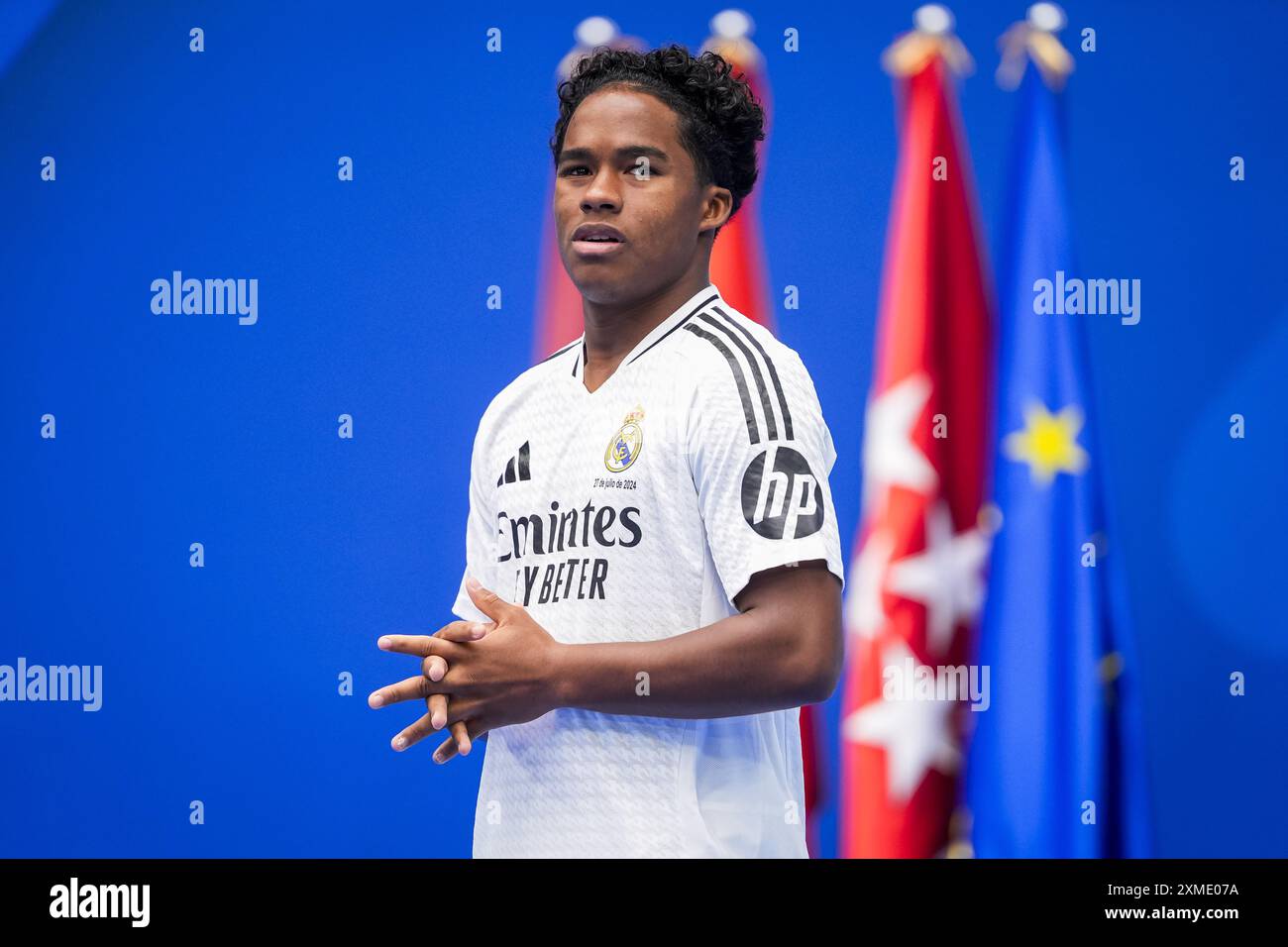 Endrick Felipe Moreira de Sousa poses for photos with Real Madrid ...