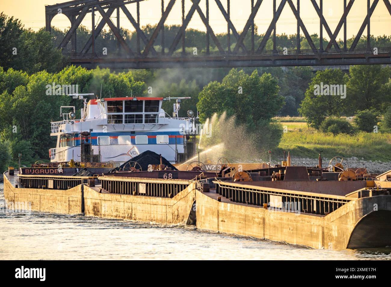 Push boat convoy hi-res stock photography and images - Alamy