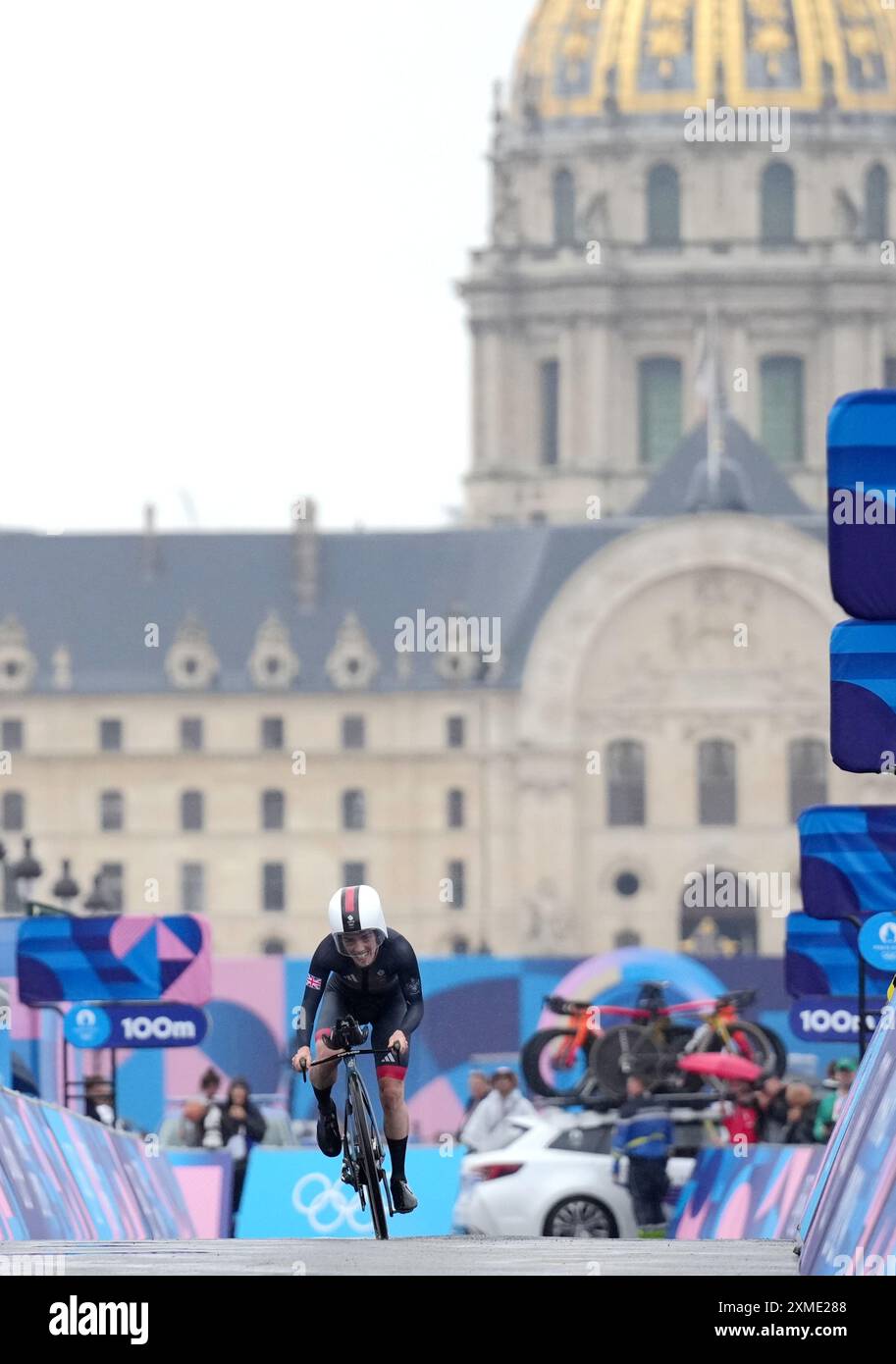 Paris, France. 27th July, 2024. Anna Henderson of Britain cycles to ...