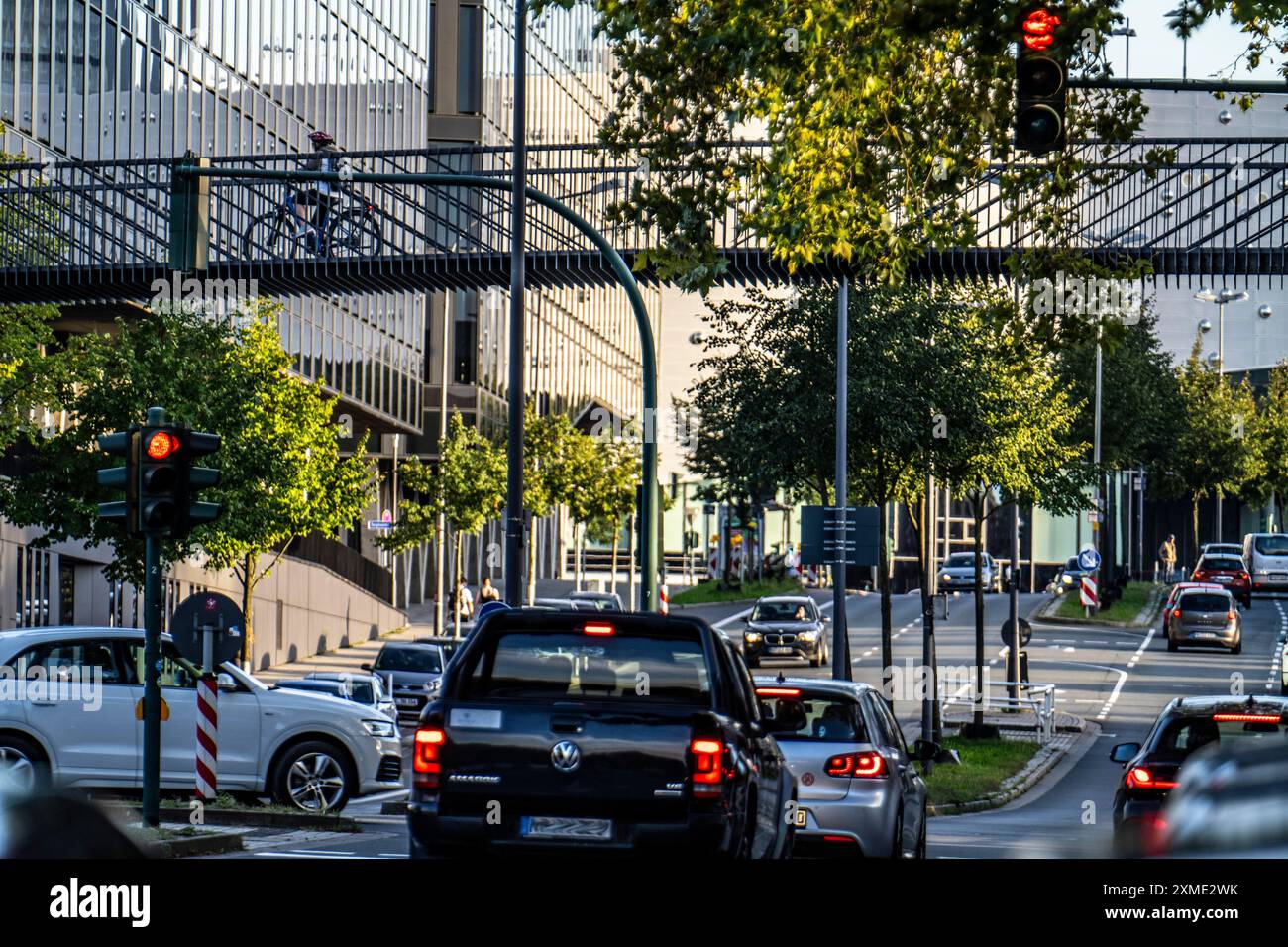 Foot and cycle path bridge over Segerothstrasse, Essen city centre ...