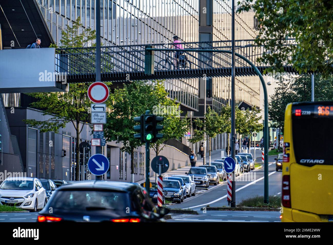 Foot and cycle path bridge over Segerothstrasse, Essen city centre ...