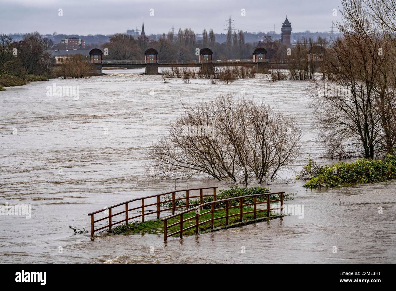 High water on the Ruhr, after days of heavy rainfall, the Ruhr is ...