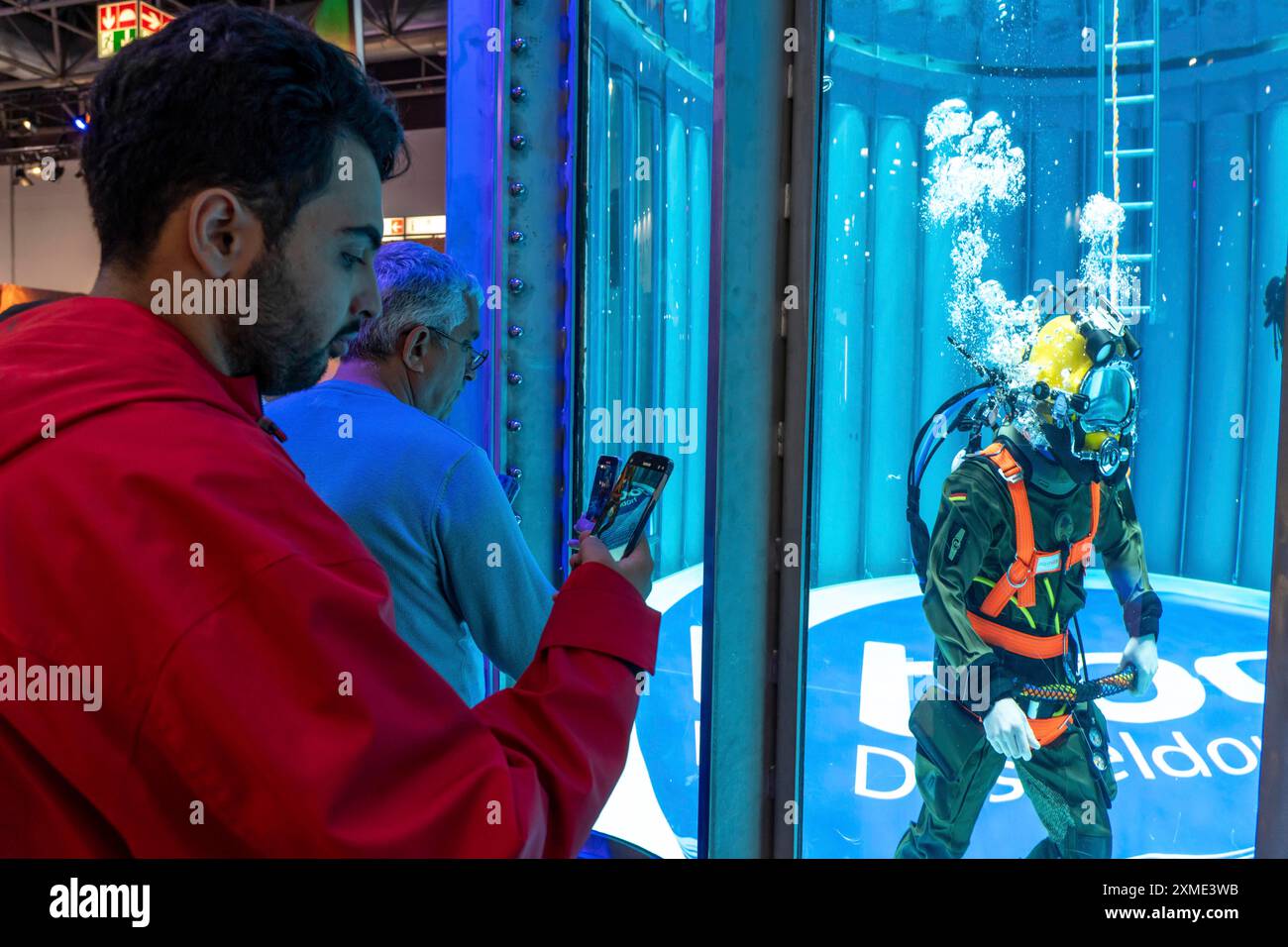 Federal Navy mine divers present themselves in the diving tank in the ...