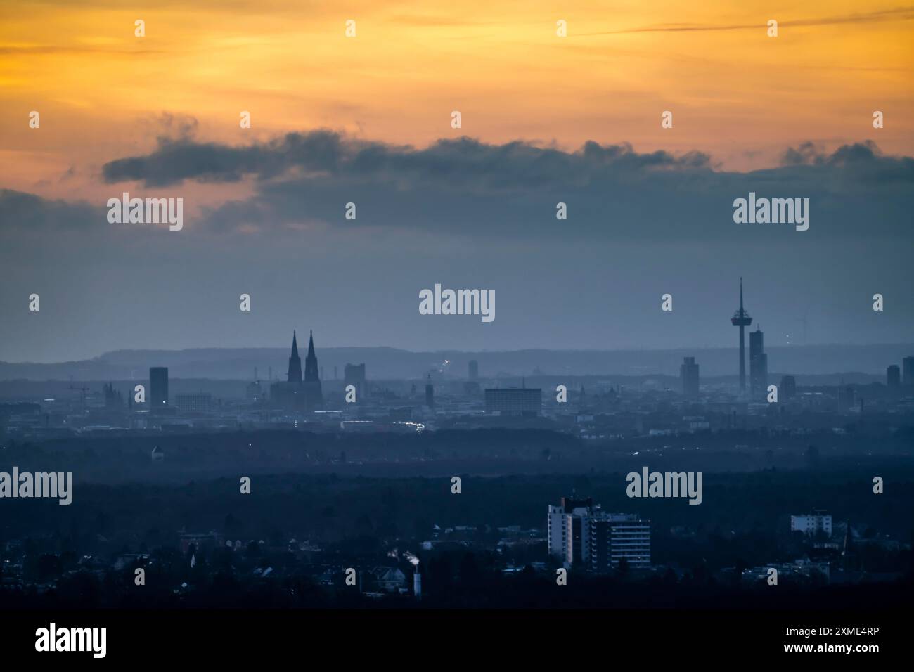 The skyline of Cologne, seen from the east, Cologne Bay, sunset, North ...