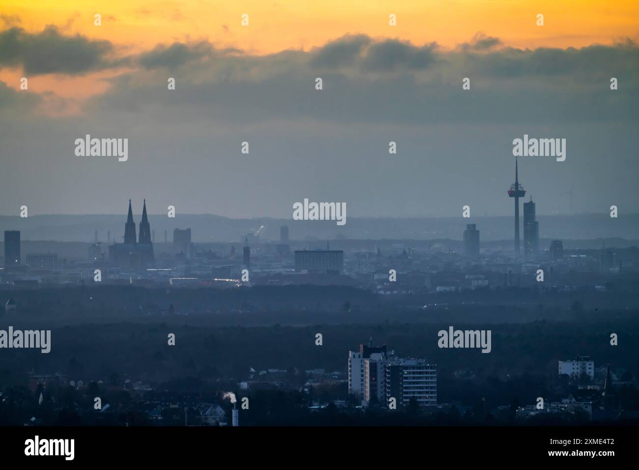 The skyline of Cologne, seen from the east, Cologne Bay, sunset, North ...