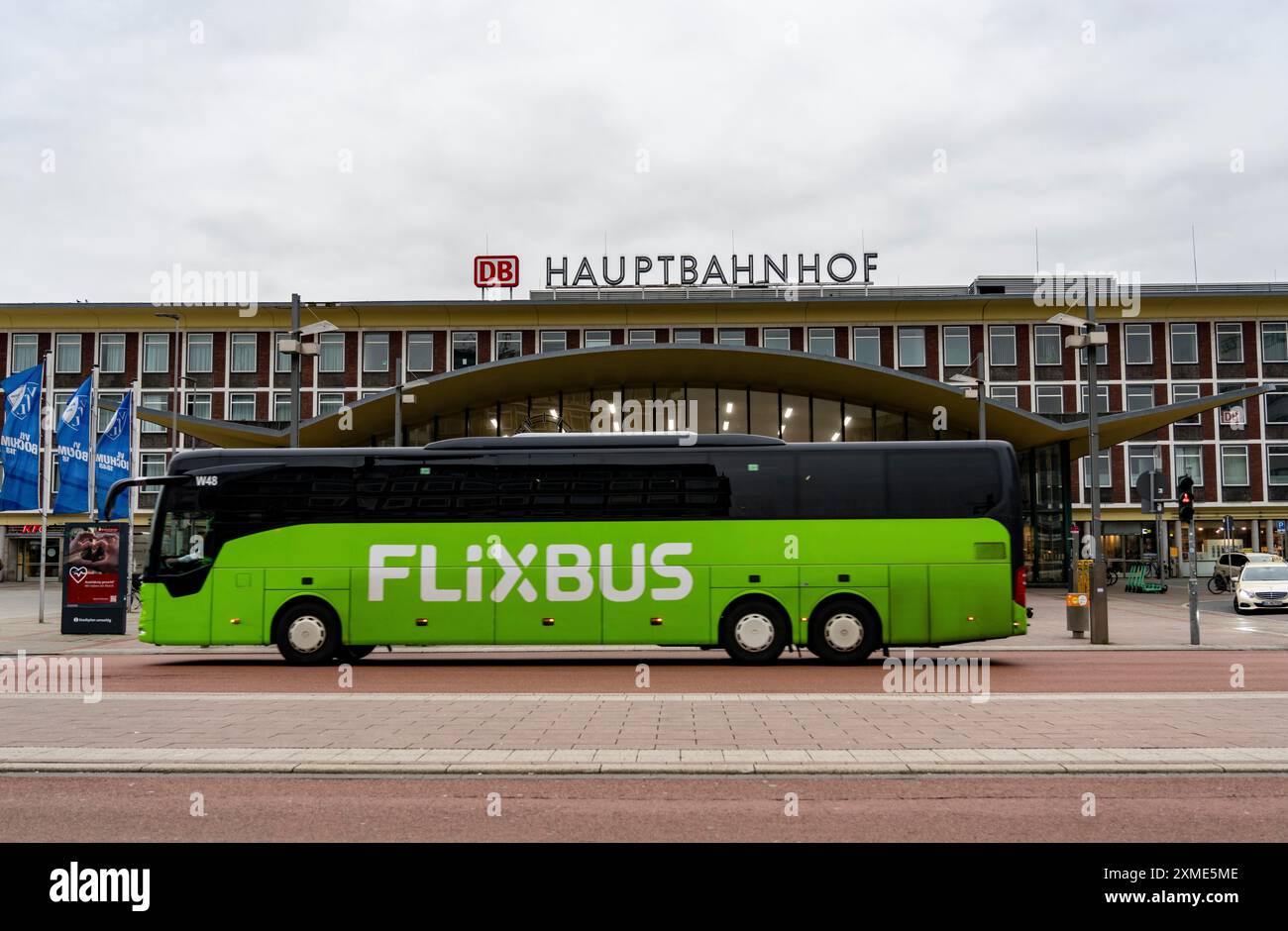 Bochum main station, station concourse, Flixbus, long-distance bus transport, North Rhine ...