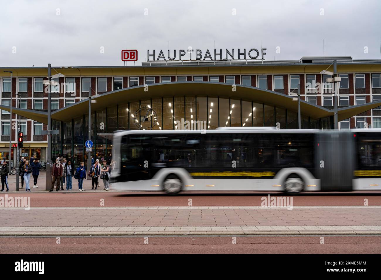 Bochum central station, station concourse, local bus, public transport ...