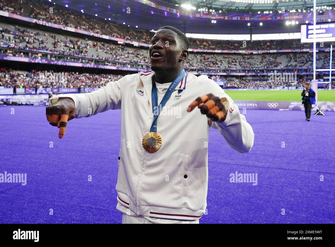 France's Andy Timo celebrates with the fans after winning gold after ...