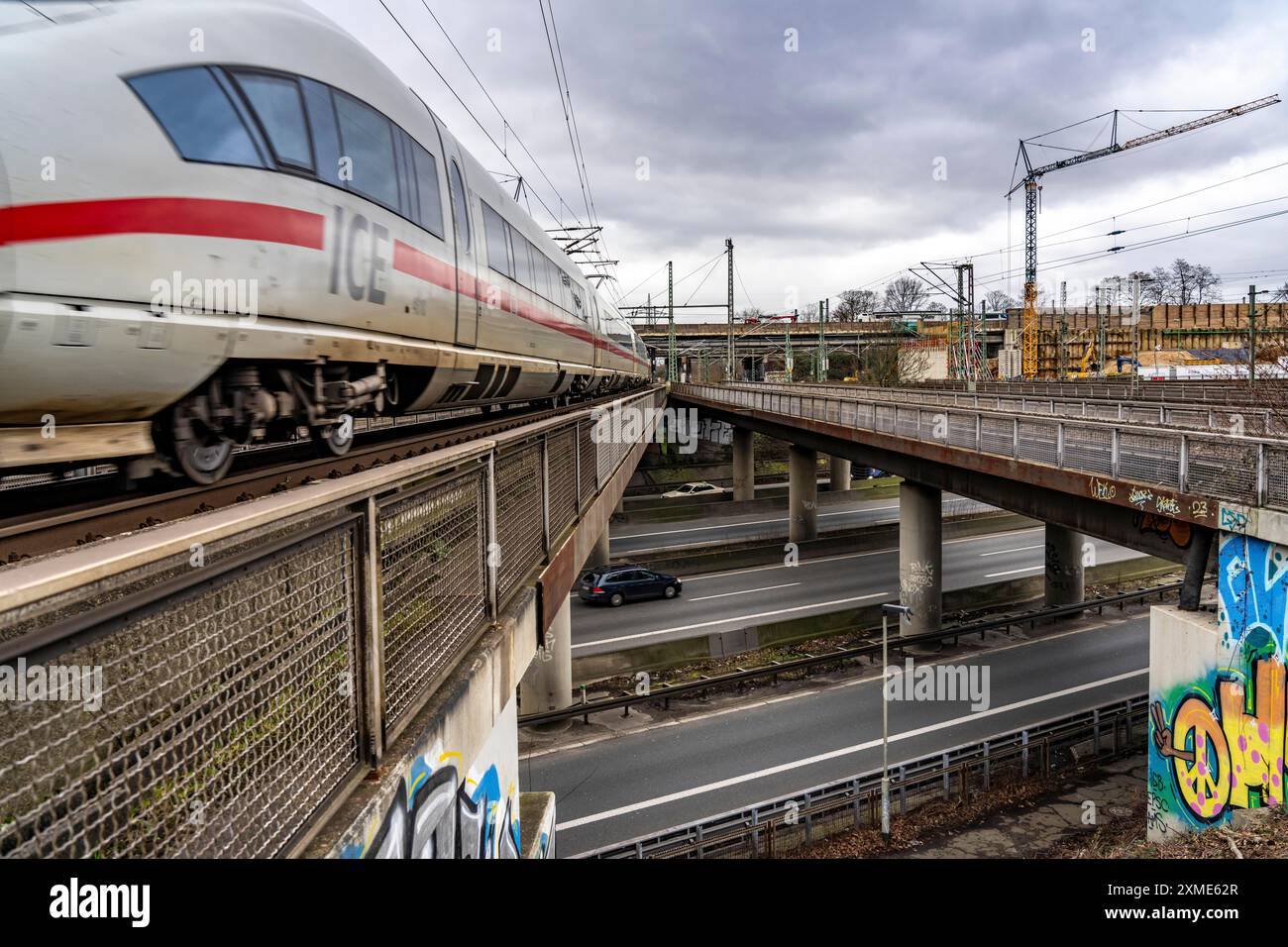 Railway bridges at the Duisburg-Kaiserberg motorway junction, complete ...