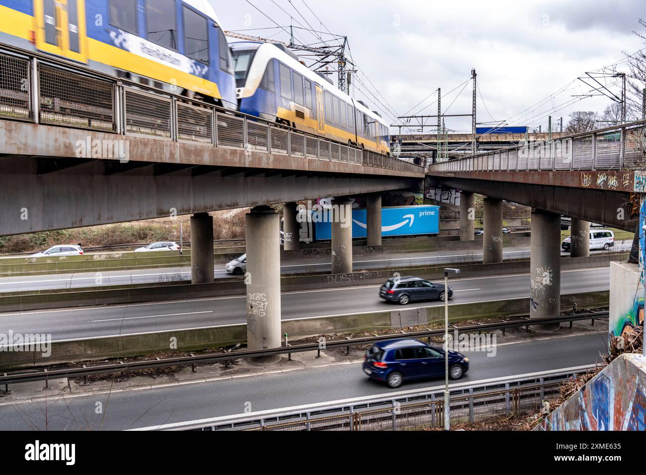 Railway bridges at the Duisburg-Kaiserberg motorway junction, complete ...