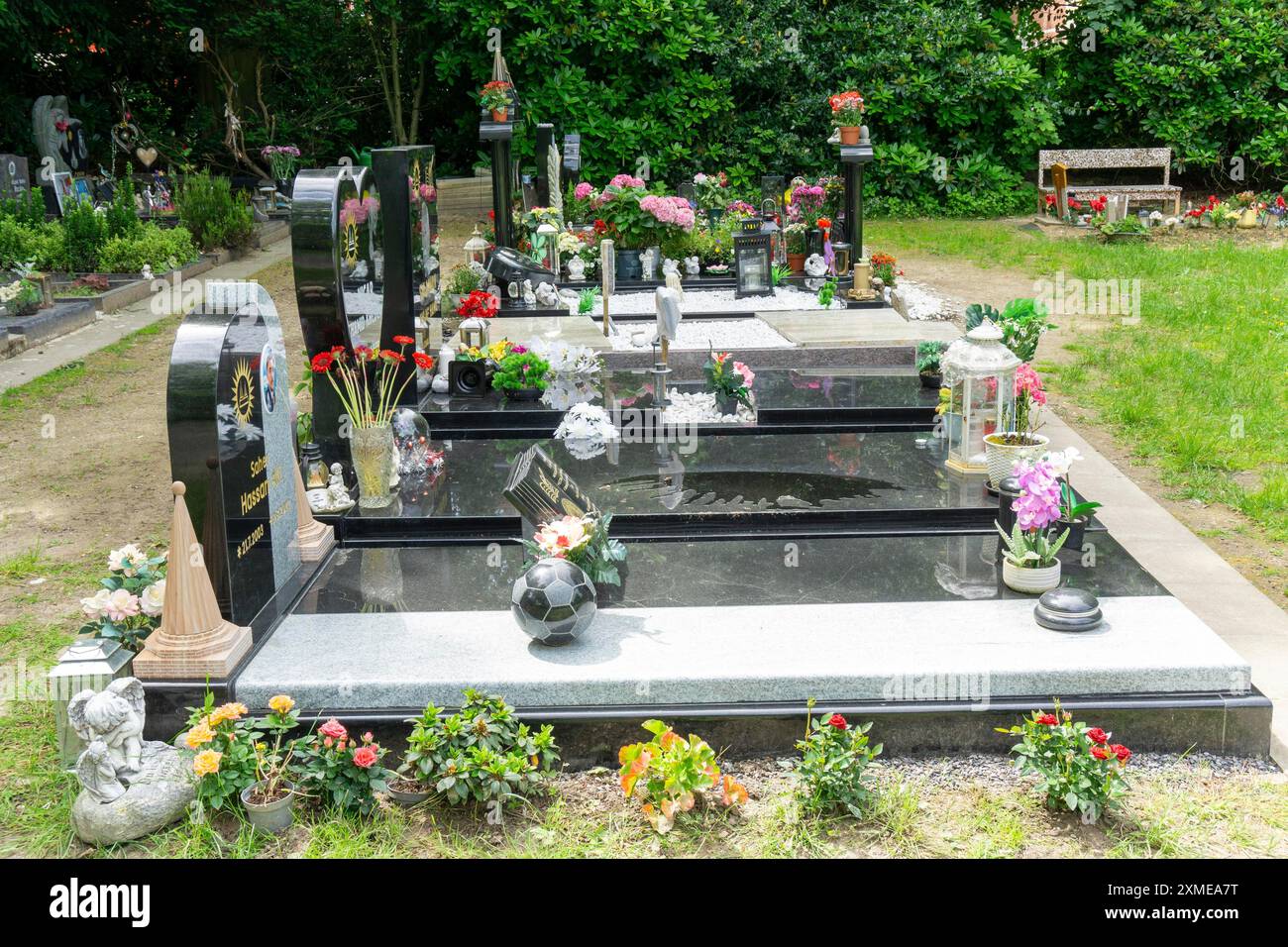 Park cemetery in Essen, largest cemetery in the city, Islamic burial ...