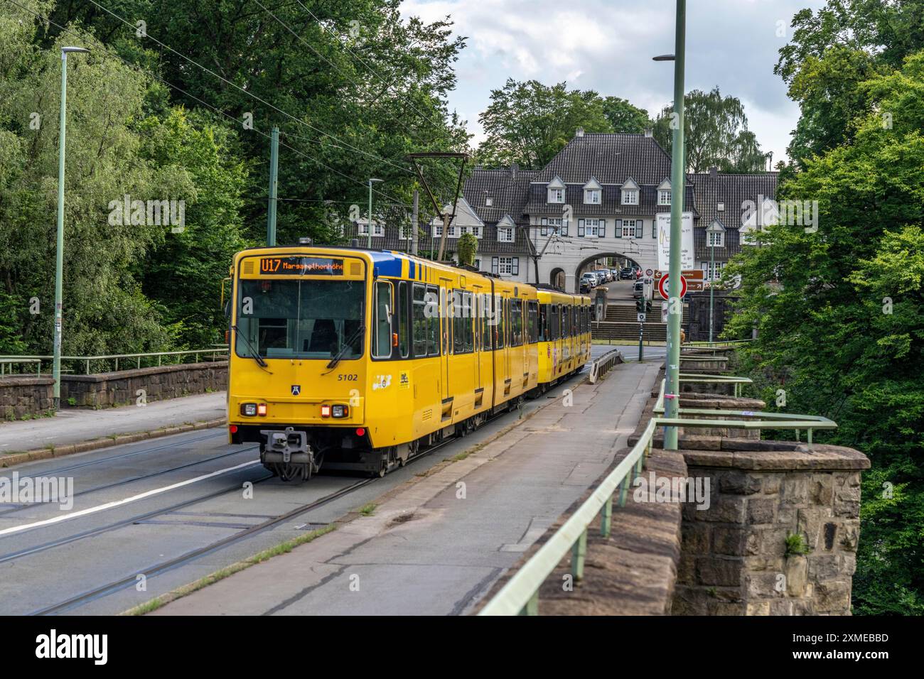 Margarethenhoehe housing estate, Holsterhauser Strasse bridge, public ...