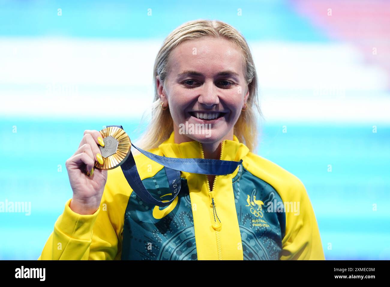 Australia's Ariarne Titmus celebrates winning gold in the Women's 400m ...