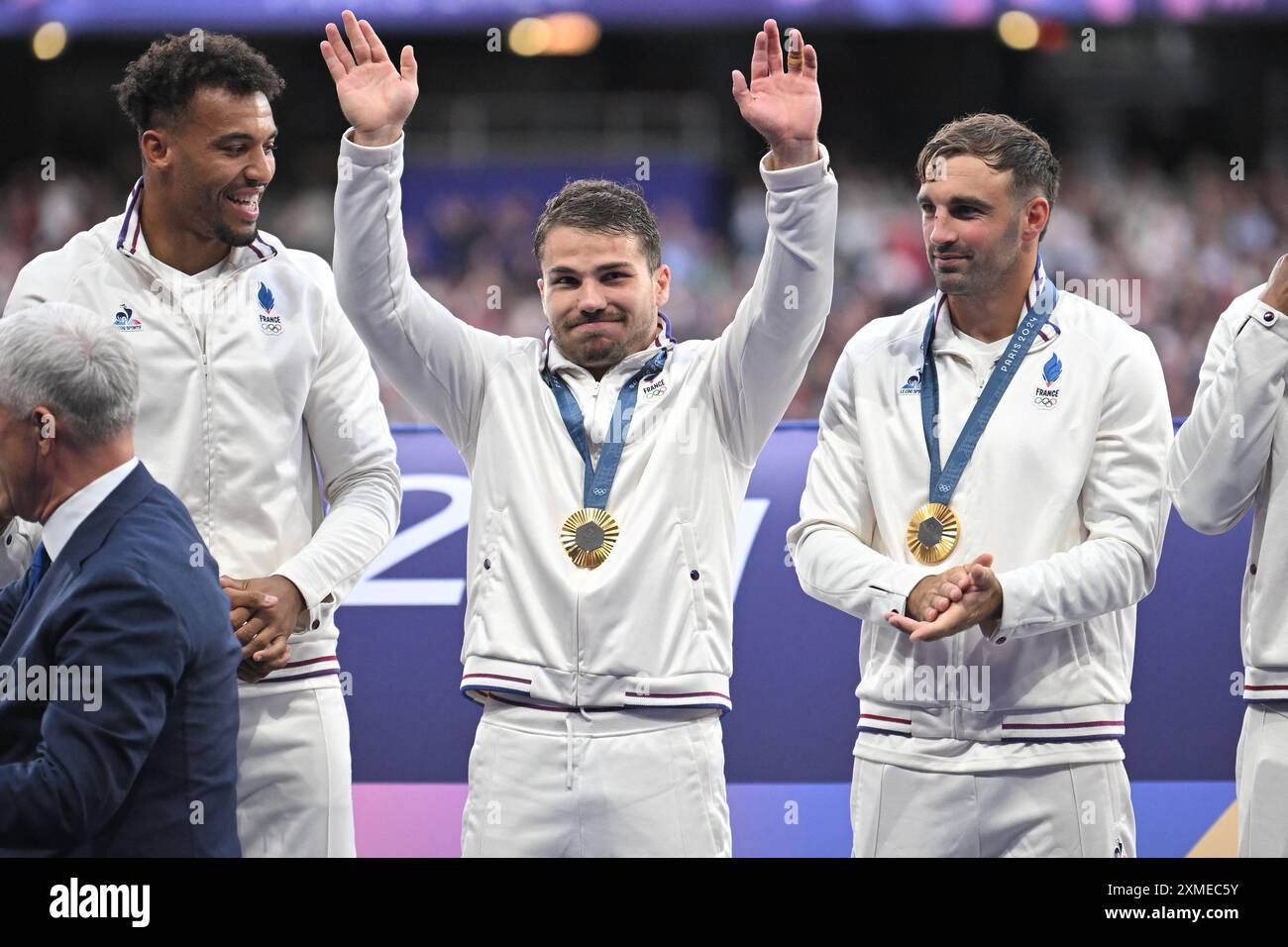 Paris, France. 27th July, 2024. France's Antoine Dupont celebrates with ...