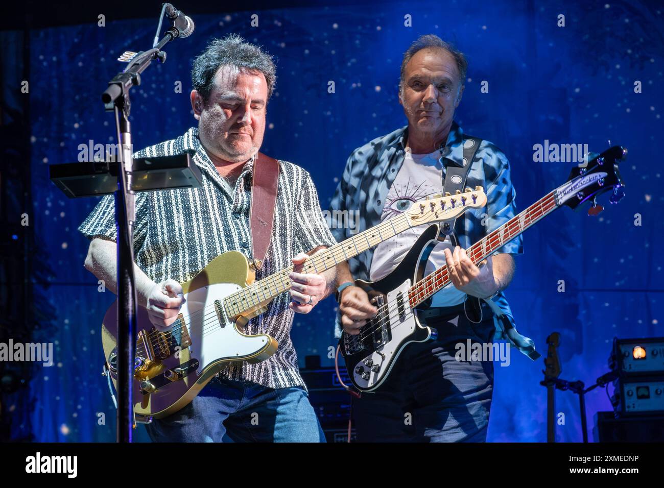 (L to R) Lee Harris and Guy Pratt during the live performs with Nick ...