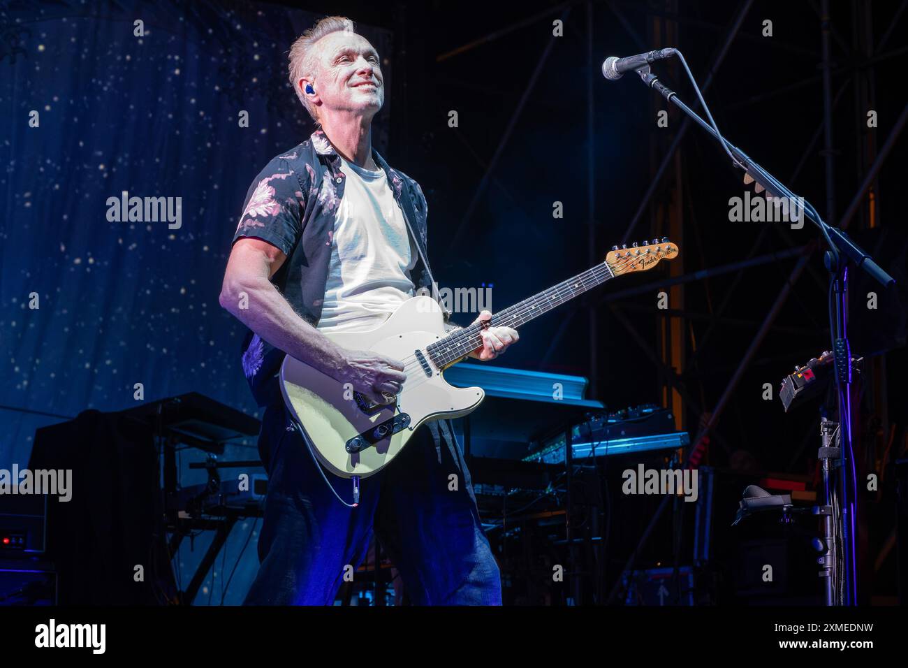 Gary Kemp play the guitar during the live performs with Nick Mason ...