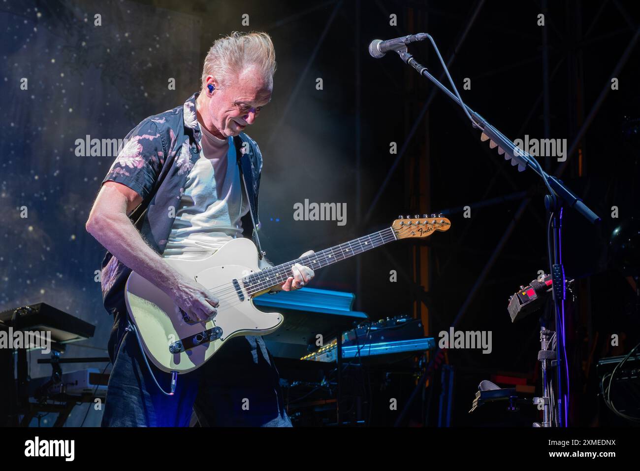 Gary Kemp play the guitar during the live performs with Nick Mason ...
