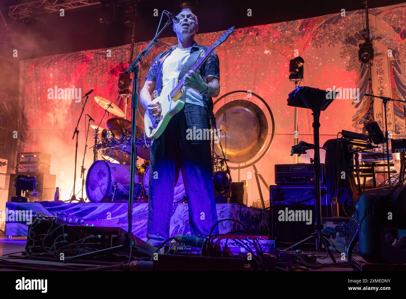 Gary Kemp play the guitar during the live performs with Nick Mason ...