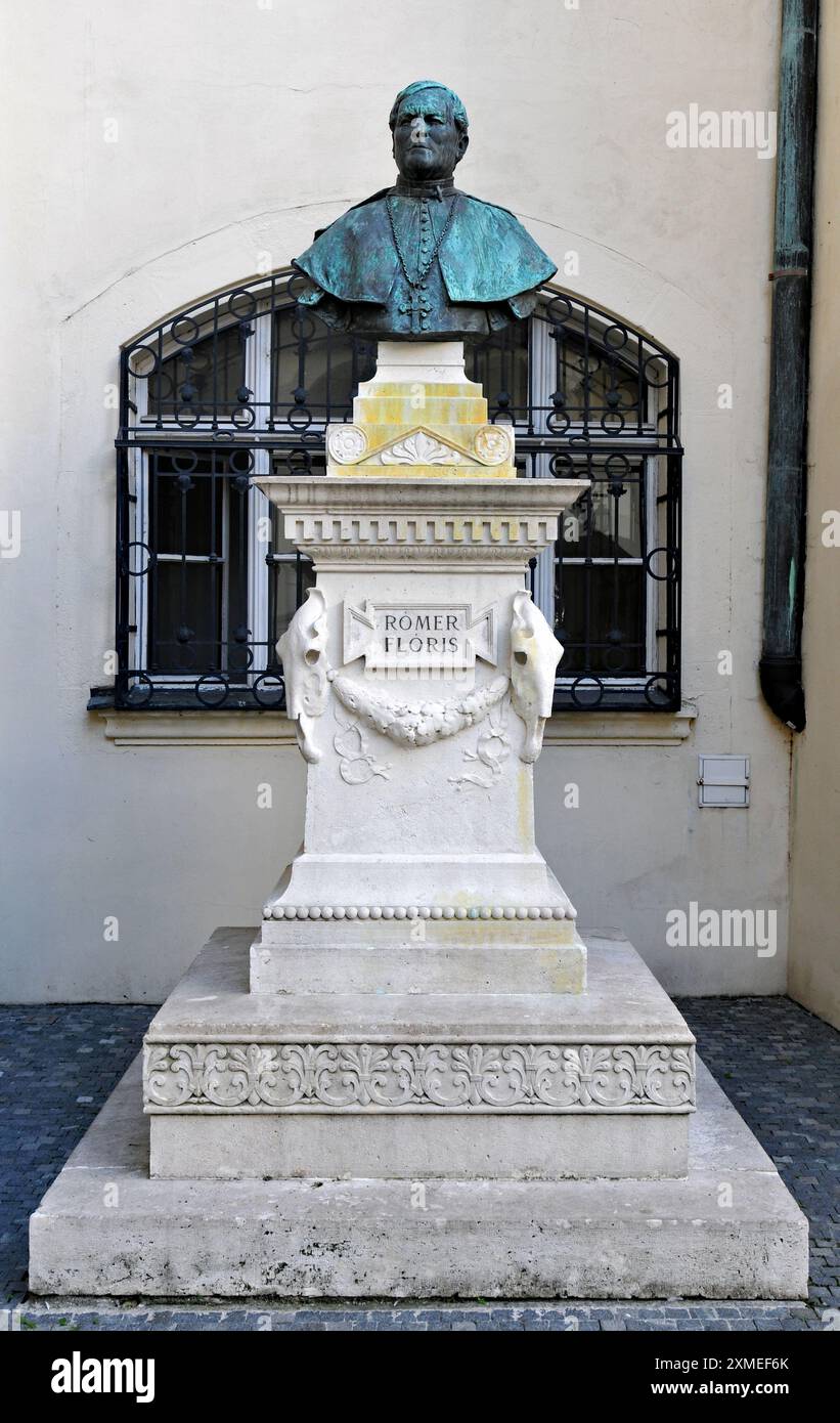 Stands on a square pedestal hi-res stock photography and images - Alamy