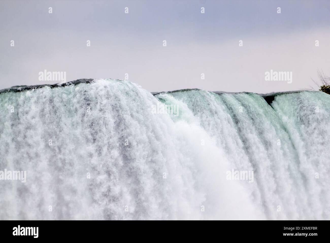 Water flowing at the top of Niagara Falls Stock Photo - Alamy