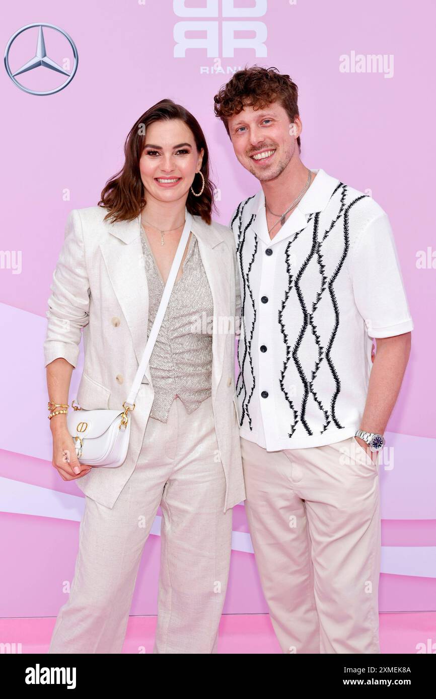 Tänzerin Renata Lusin und Tänzer Valentin Lusin bei der Riani Cruise ...