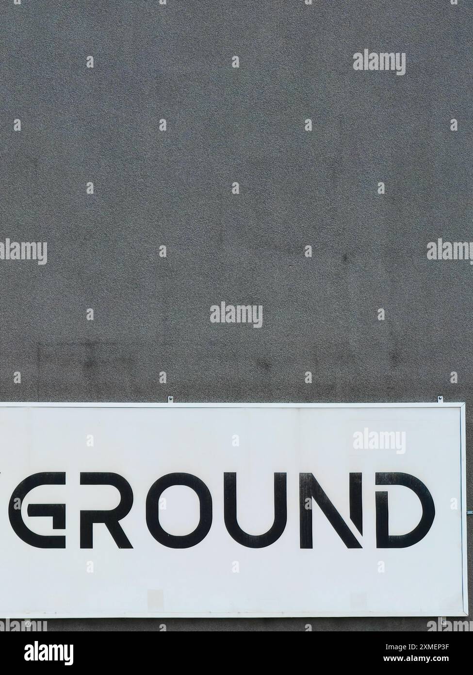 Minimal signage hi-res stock photography and images - Alamy