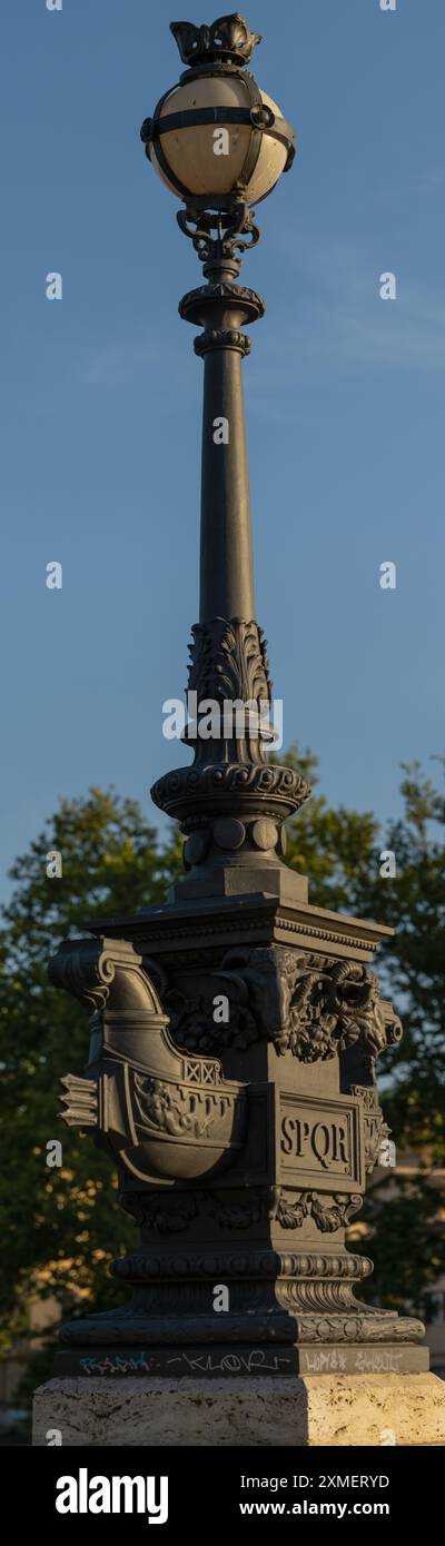 Lamppost candelabra light hi-res stock photography and images - Alamy