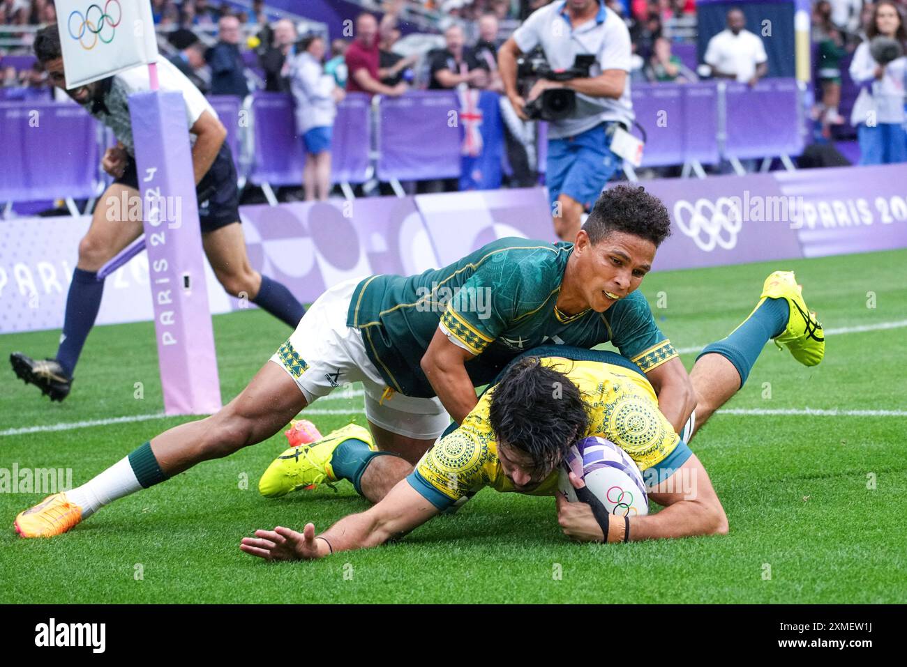 Paris, France. 27th July, 2024. Henry Paterson (R) of Team Australia ...
