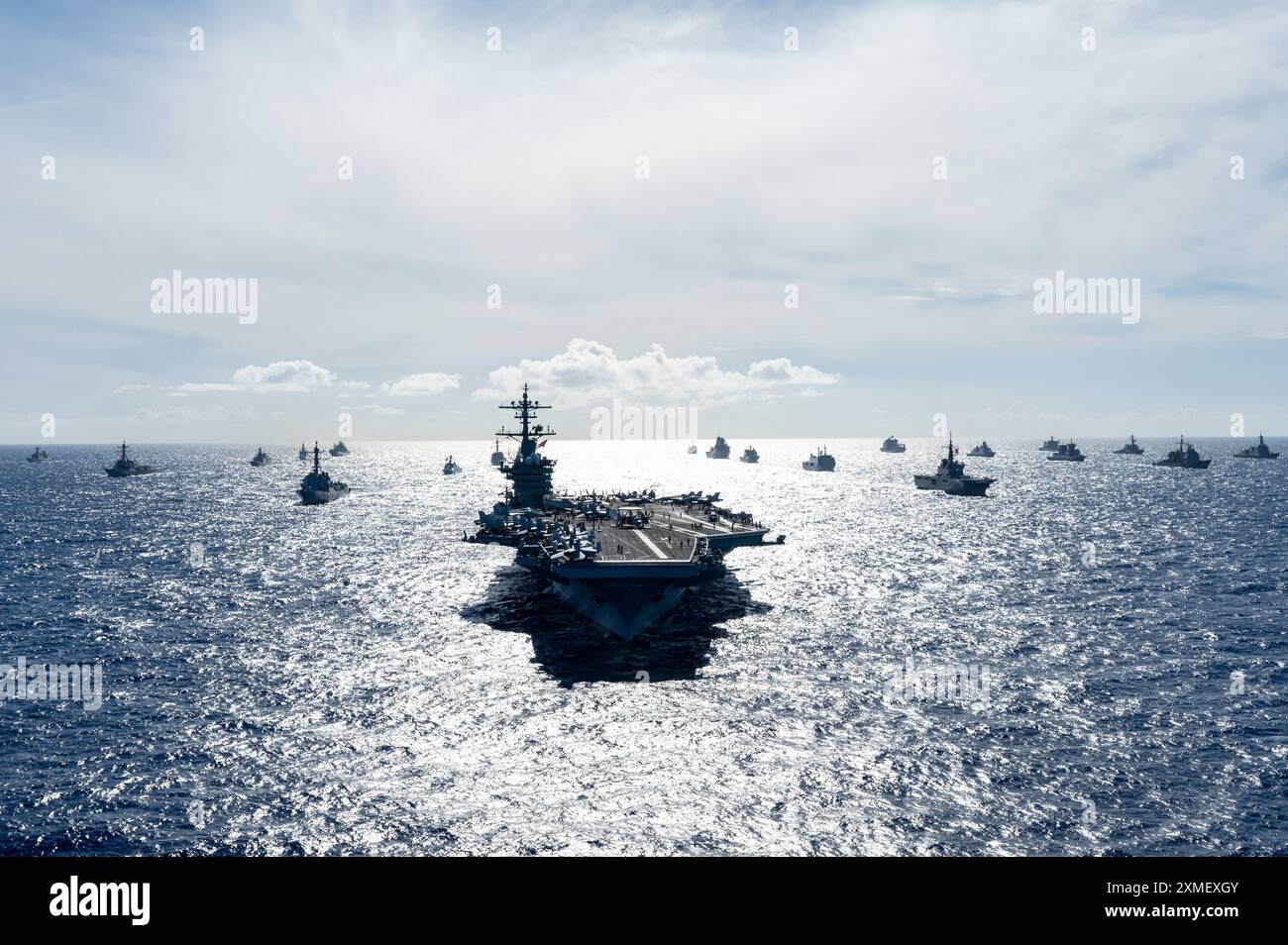 Nimitz-class aircraft carrier USS Carl Vinson (CVN 70) sails in ...